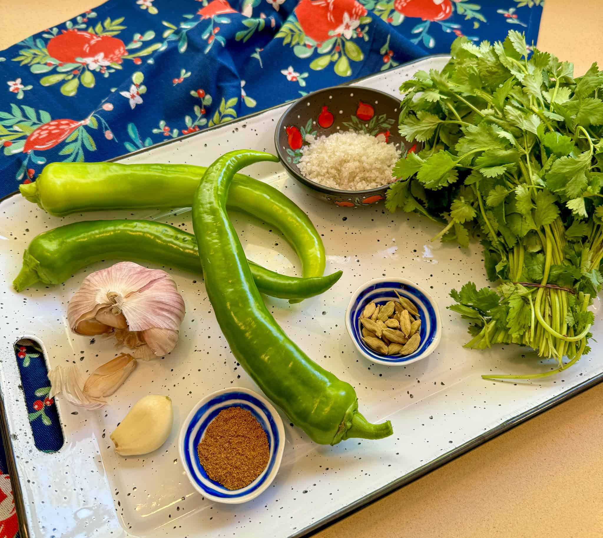 Zhoug Recipe: The Ultimate Middle Eastern Spicy Sauce - Nunioli