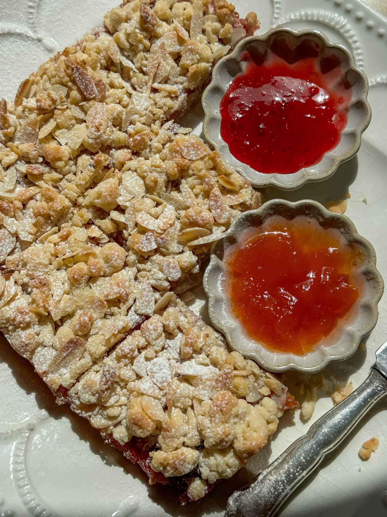Jam Crumble Bars – Easy, Buttery, Melt-in-Your-Mouth - Nunioli